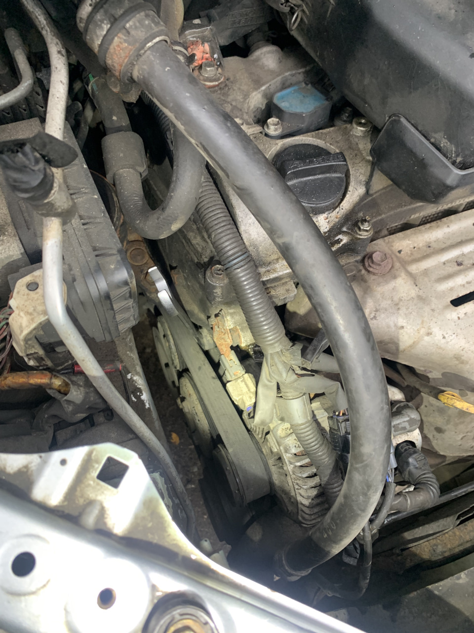 Замена генератора — Toyota RAV4 (II), 2 л, 2004 года | плановое ТО | DRIVE2