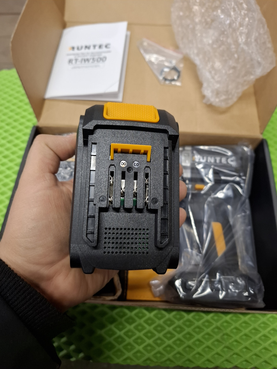 Шиномонтаж в радость с ударным аккумуляторным гайковертом RUNTEC RT-IW500 — Renault Sandero 2G ...