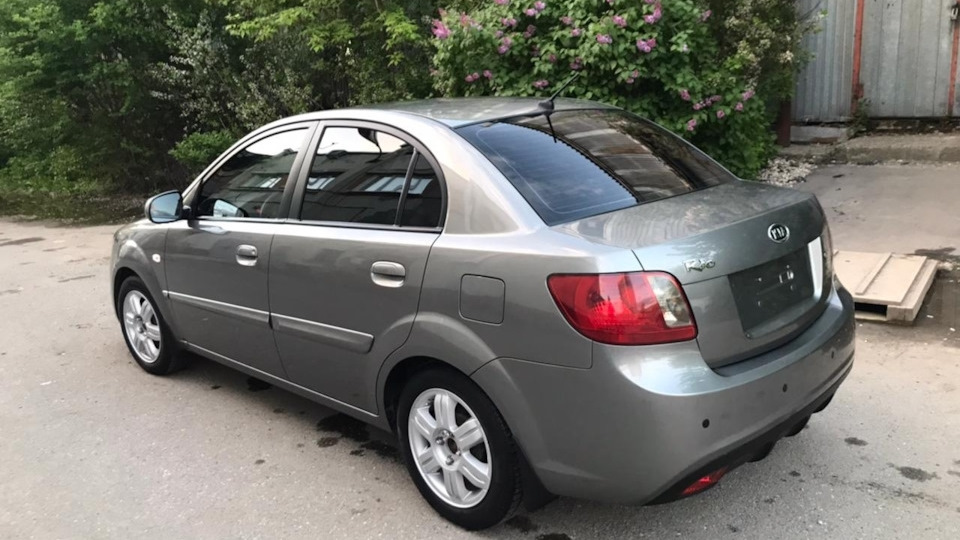 KIA Rio (2G) 1.4 бензиновый 2010 | на DRIVE2
