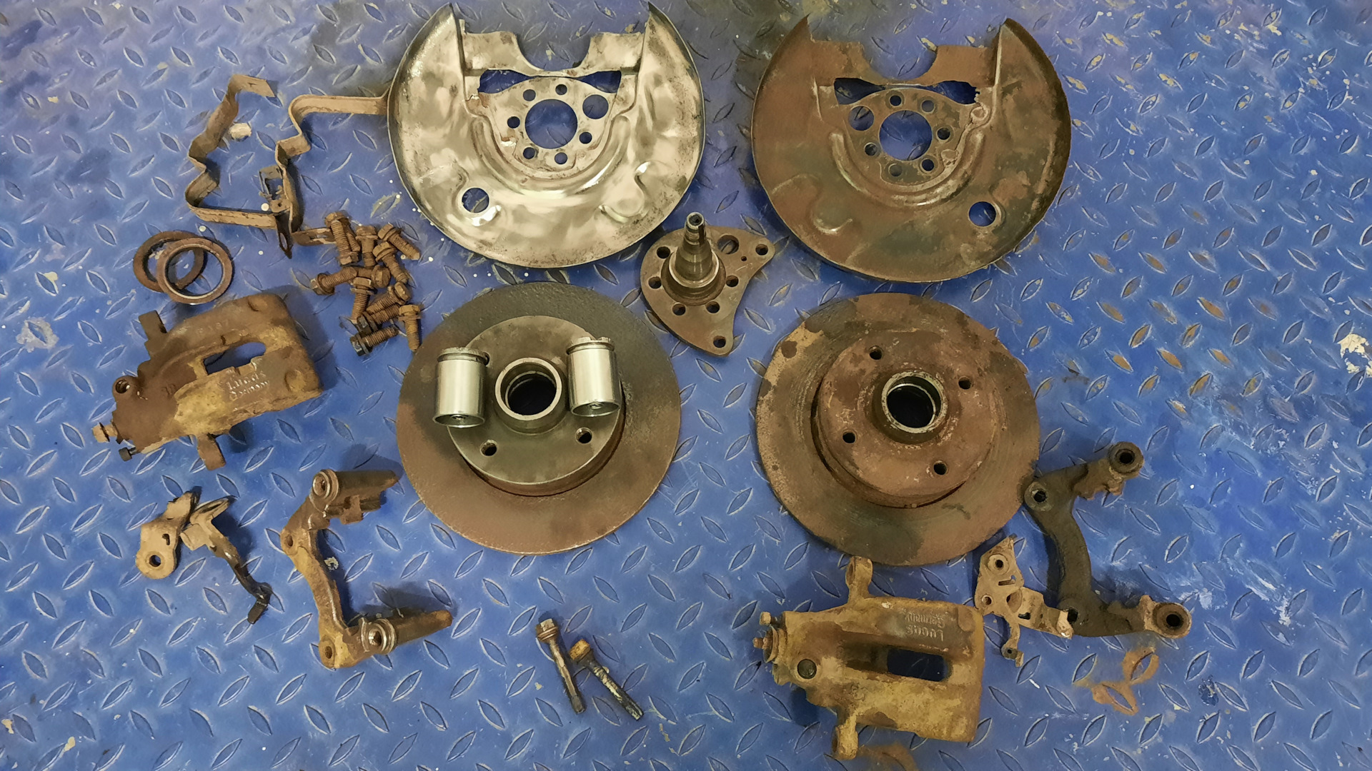 Перехожу на задние дисковые тормоза. — Volkswagen Passat B3, 1,8 л ...