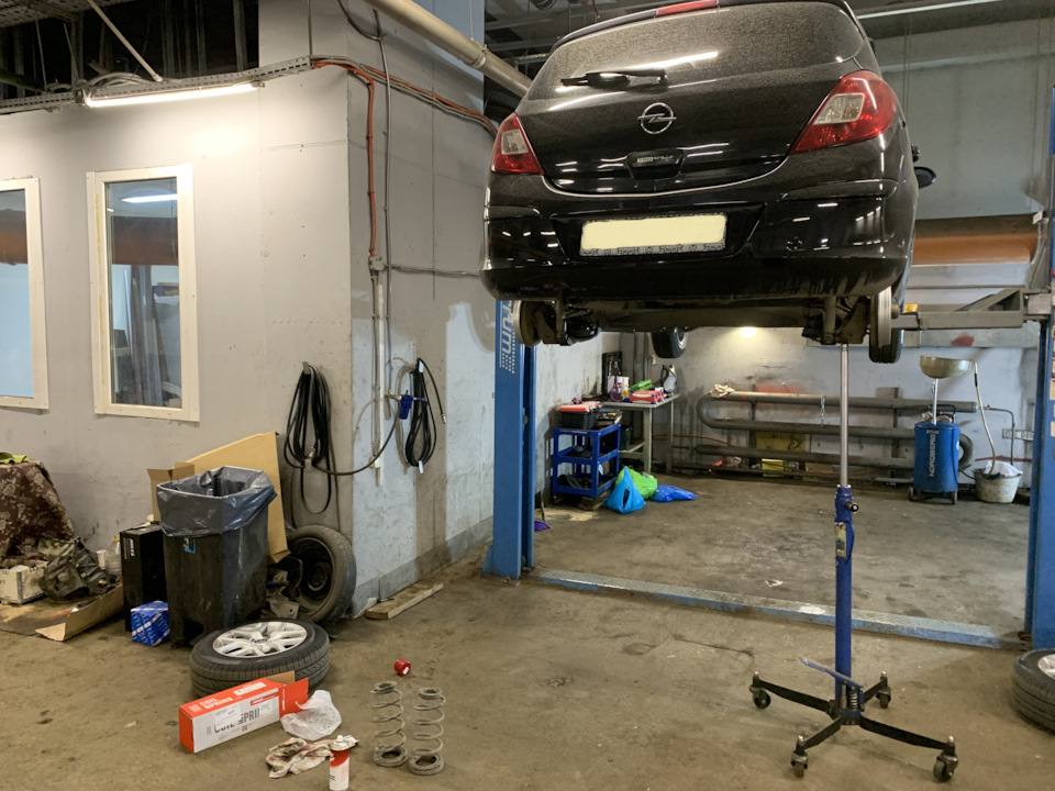 Замена задних пружин — Opel Corsa D, 1,4 л, 2006 года | своими руками ...