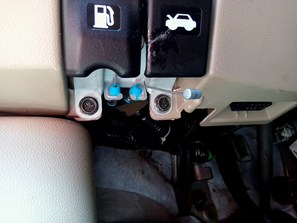 Замок капота на Рено Колеос. — Renault Koleos (1G), 2,5 л, 2009 года ...