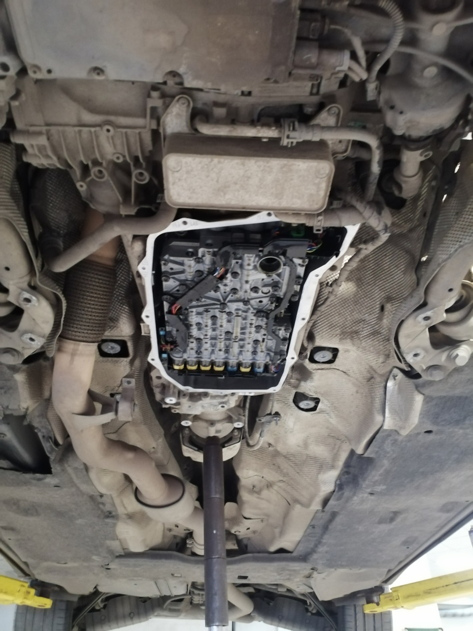 Пробег 203 тыс км. Замена масла в трансмиссии. — Volkswagen Touareg (3G ...