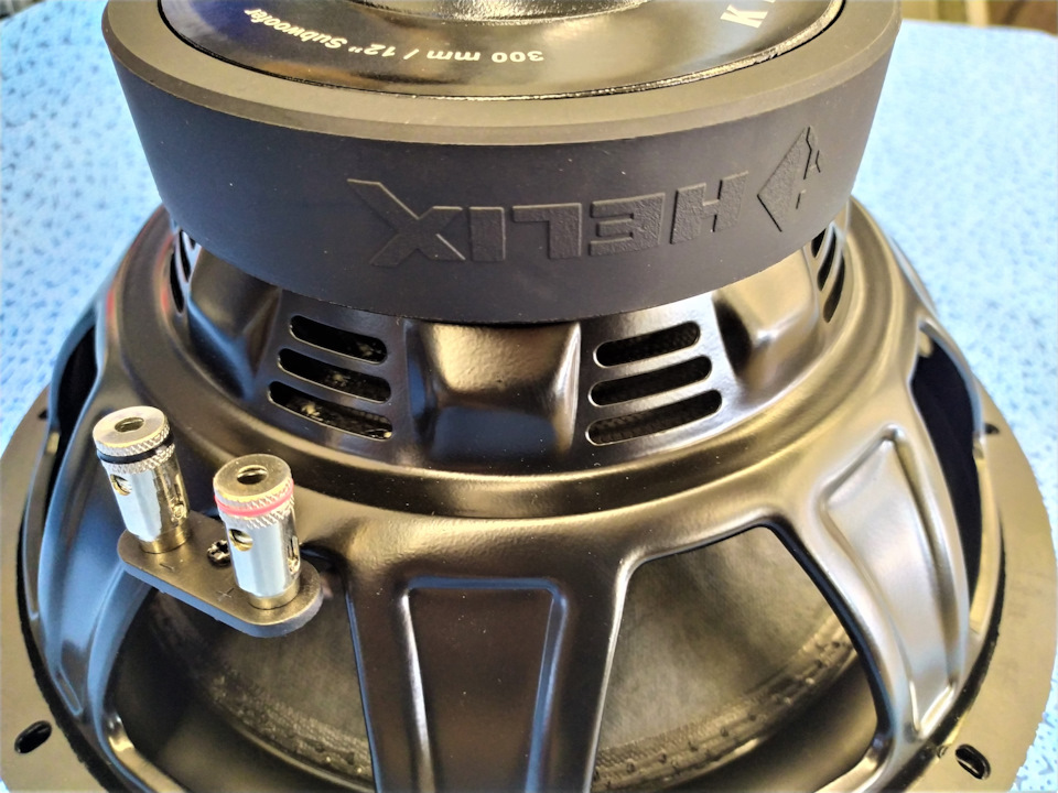 НеSQшный сабвуфер HELIX K12W + Art Sound XE 1K — Hyundai Accent (2G), 1,5 л, 2008 года ...