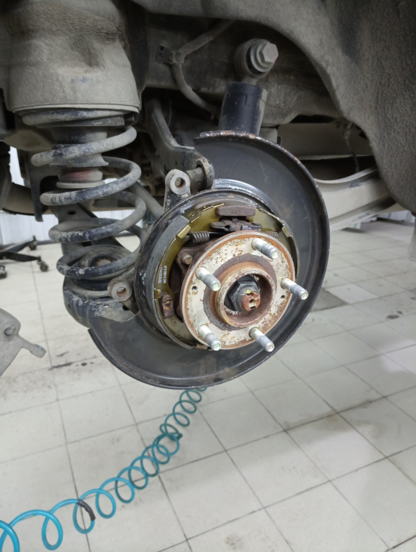 #2 Замена колодок и дисков тормозных. — Hyundai Santa Fe (3G), 2,4 л ...