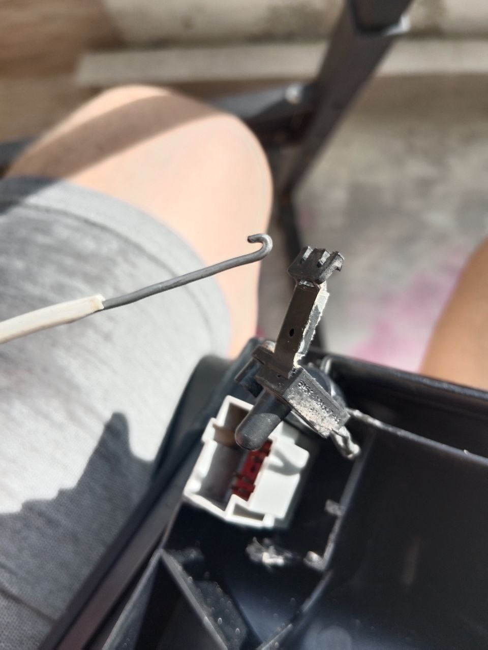 Датчик наружной температуры ФФ3 — Ford Focus Sedan III, 1,6 л, 2011 ...