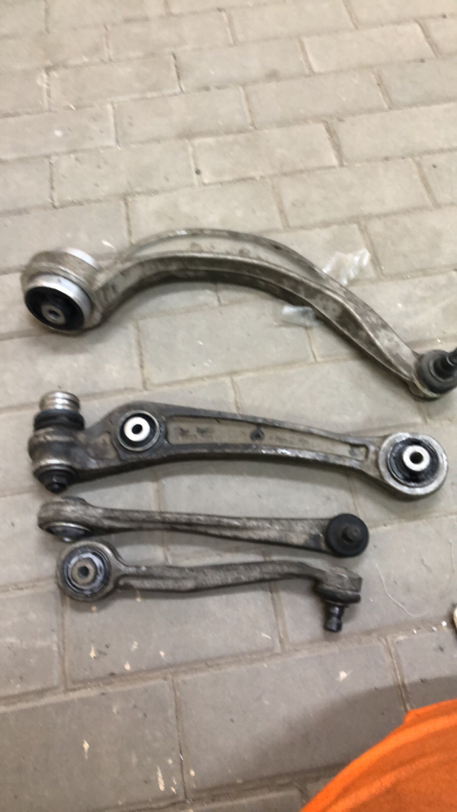 Обслуживание передней подвески — Audi Q5 (1G), 2 л, 2014 года ...