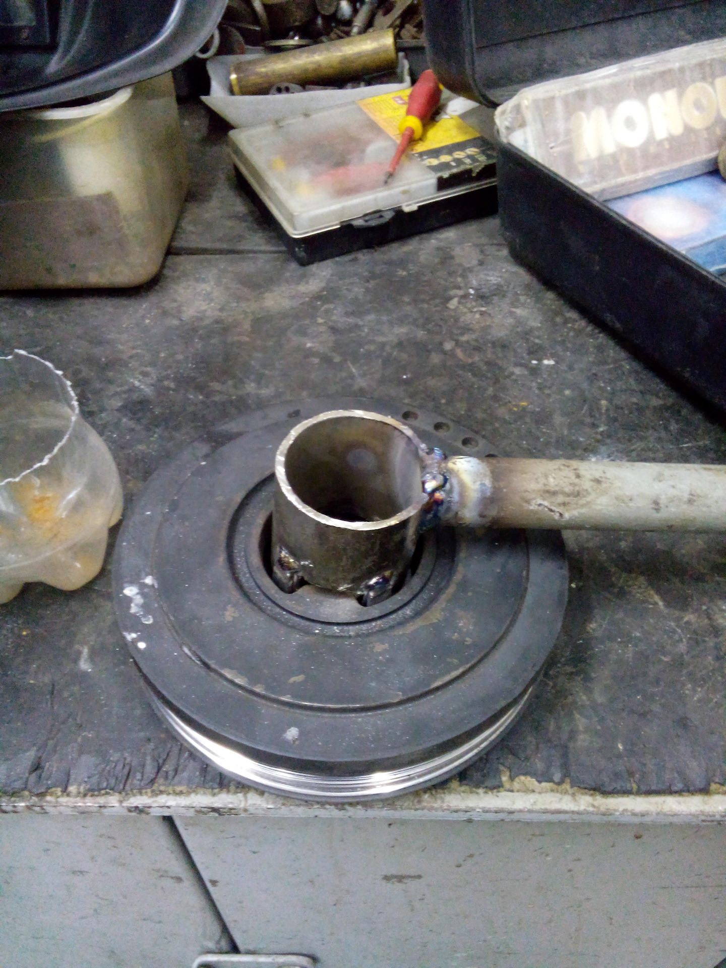 Спец инструмент — фиксатор шкива коленвала (демфера) VAG T10025, Vag ...