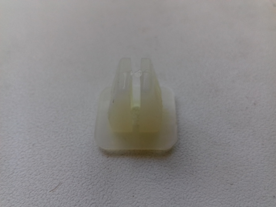 Клипса (пинстон) подкрылка. — Chevrolet Aveo Sedan (1G), 1,2 л, 2007 ...