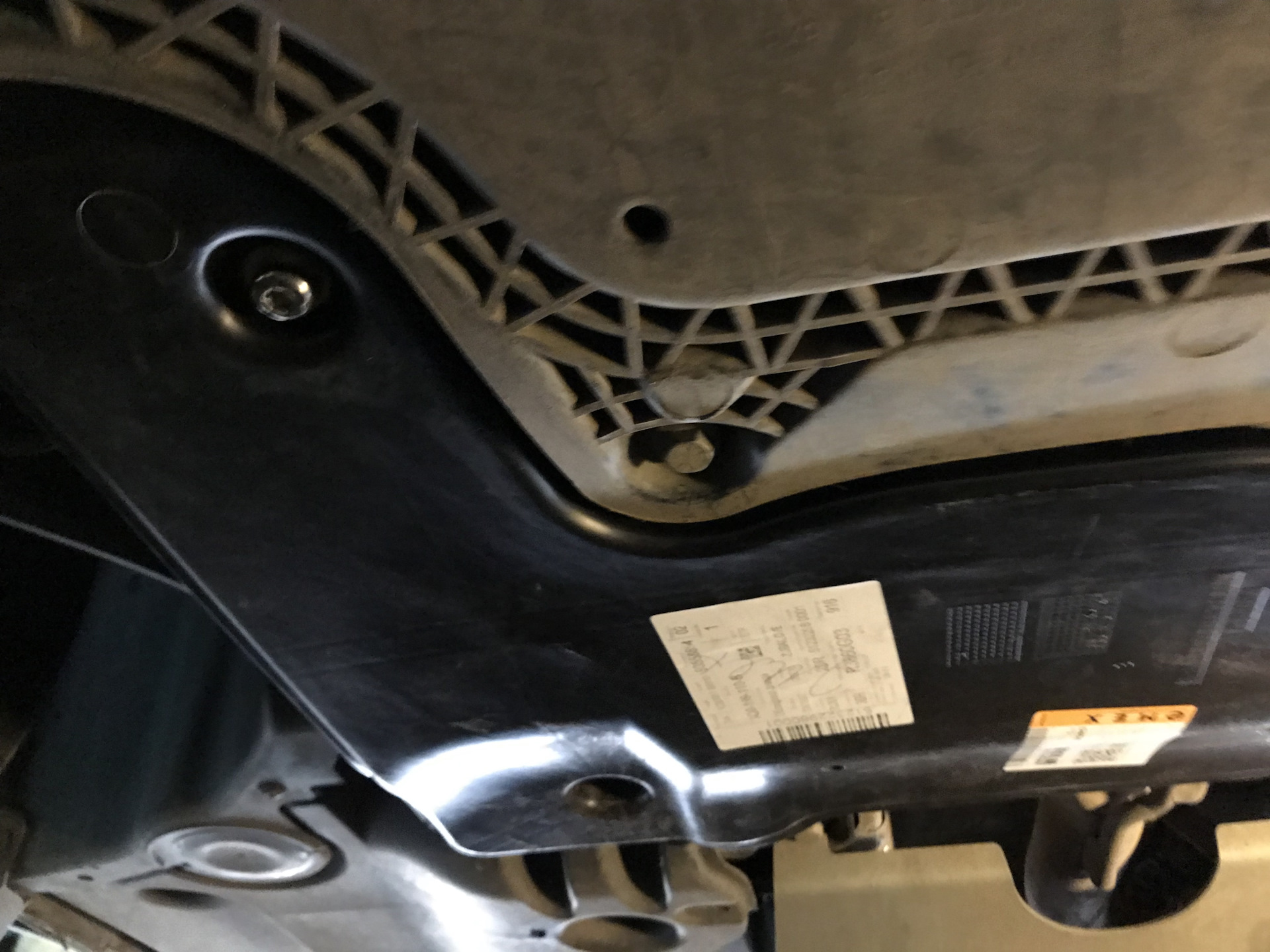 Установка дополнительного Пыльника днища — Volkswagen Tiguan (2G), 2 л ...