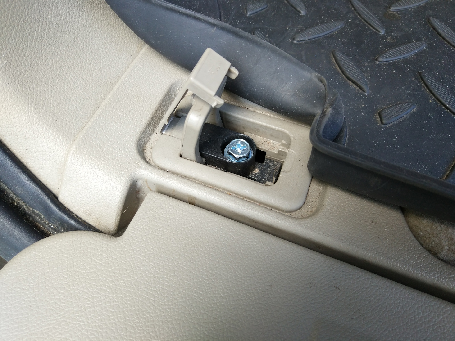 Крепление груза в багажнике — Renault Koleos (1G), 2,5 л, 2014 года ...