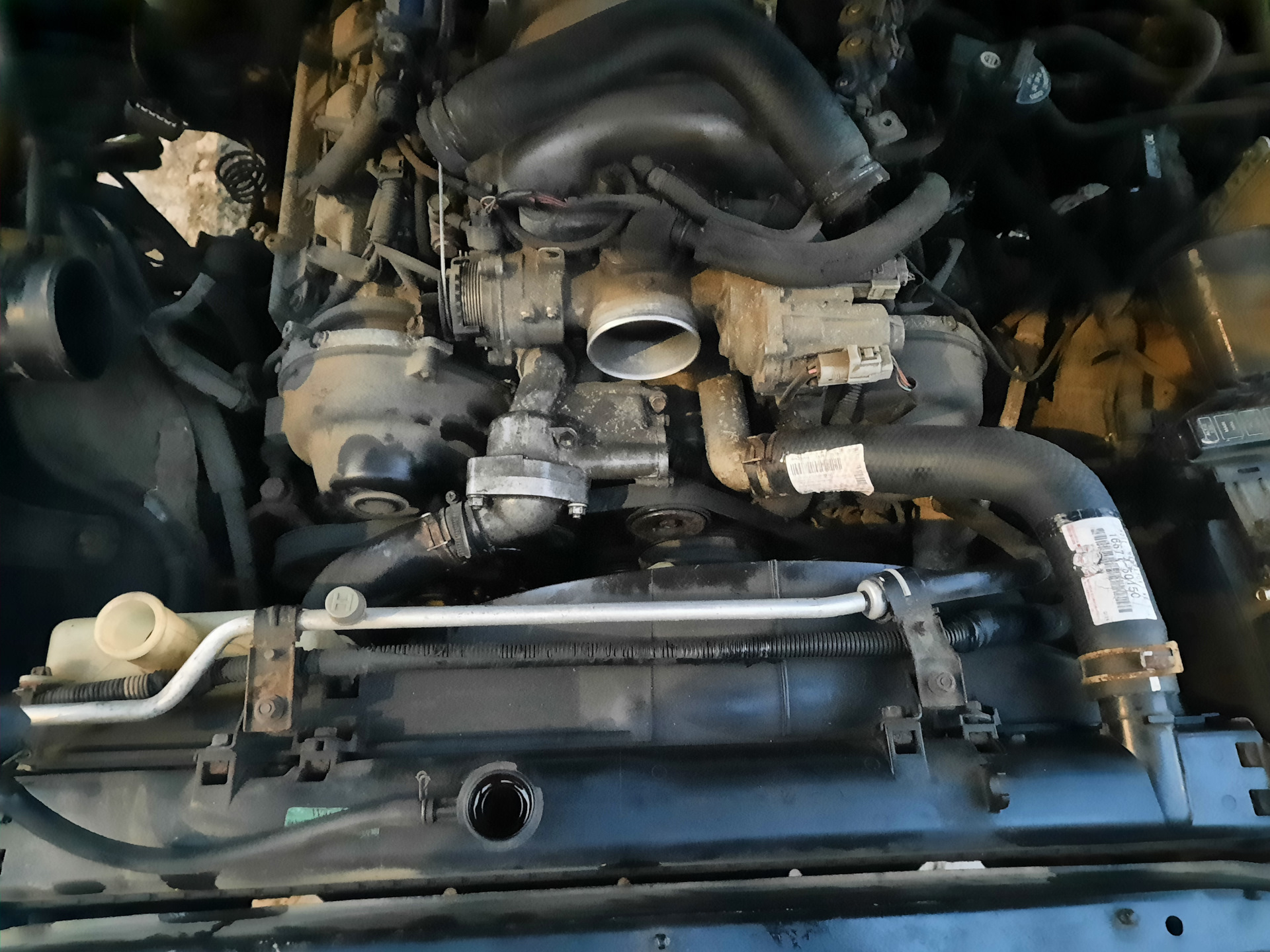 Замена термостата и патрубка верхнего — Toyota Land Cruiser 100, 4,7 л ...