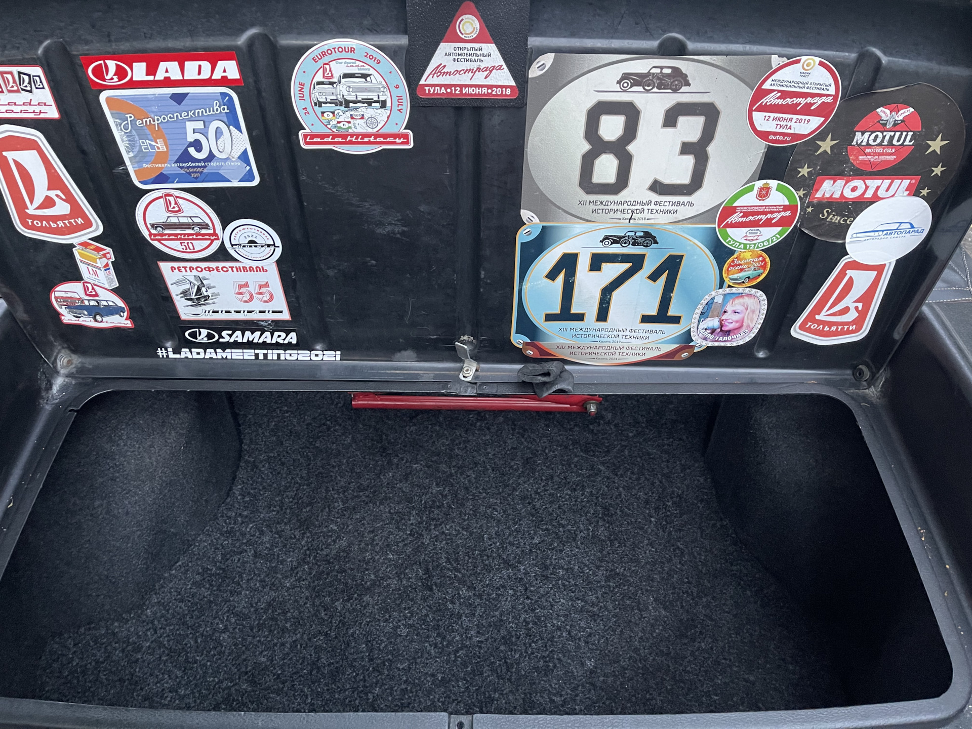 Уплотнитель багажника Samara Fun — Lada Samara Fun, 1,6 л, 1991 года ...