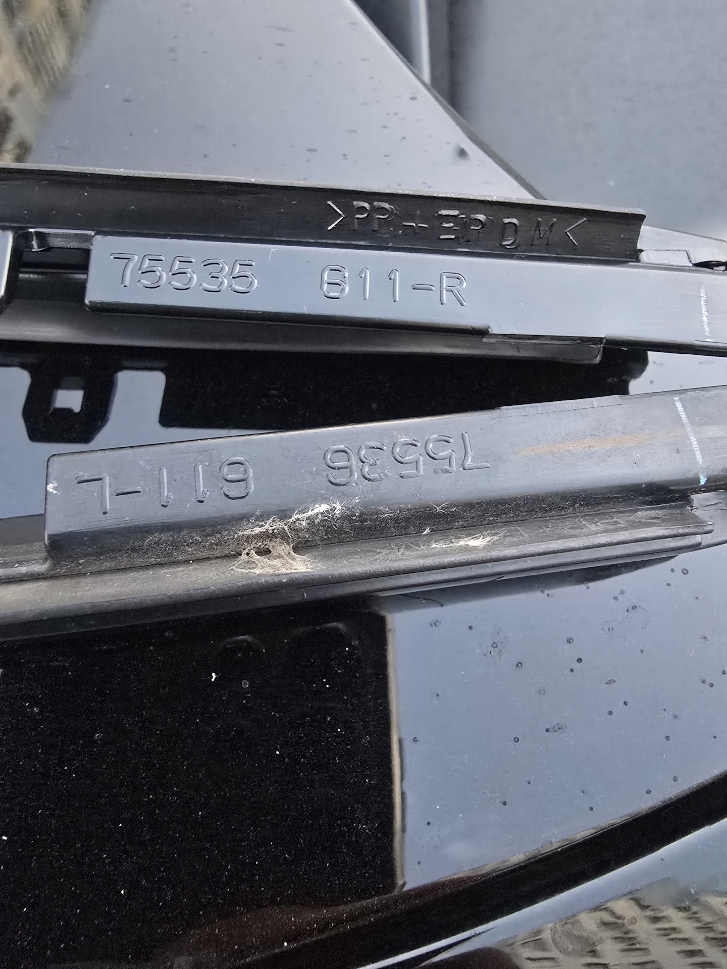 молдинг лобового стекла — Toyota Land Cruiser Prado 150-series, 2,8 л ...