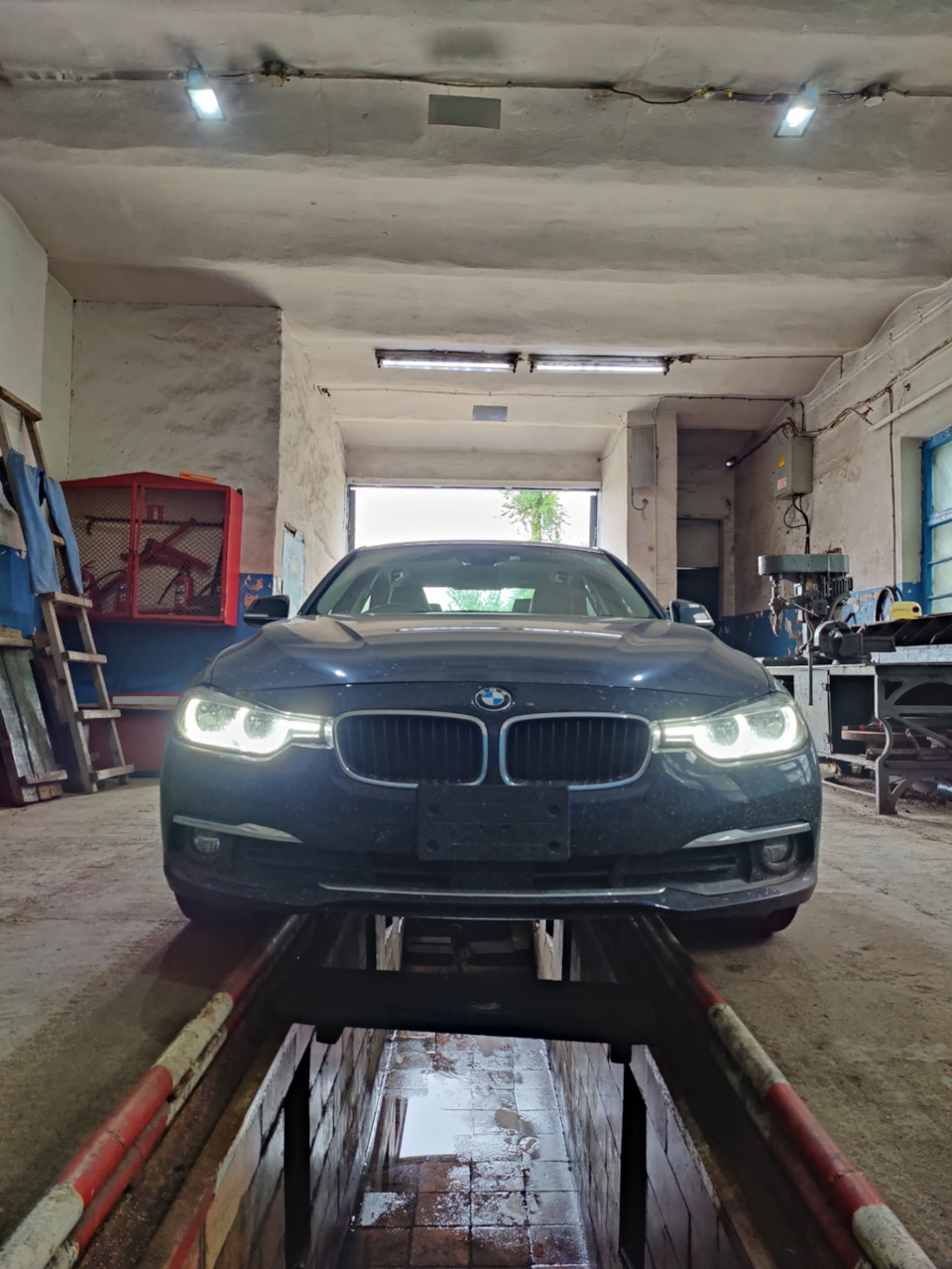 Крепление троса ручника — BMW 3 series (F30), 2 л, 2016 года | своими ...