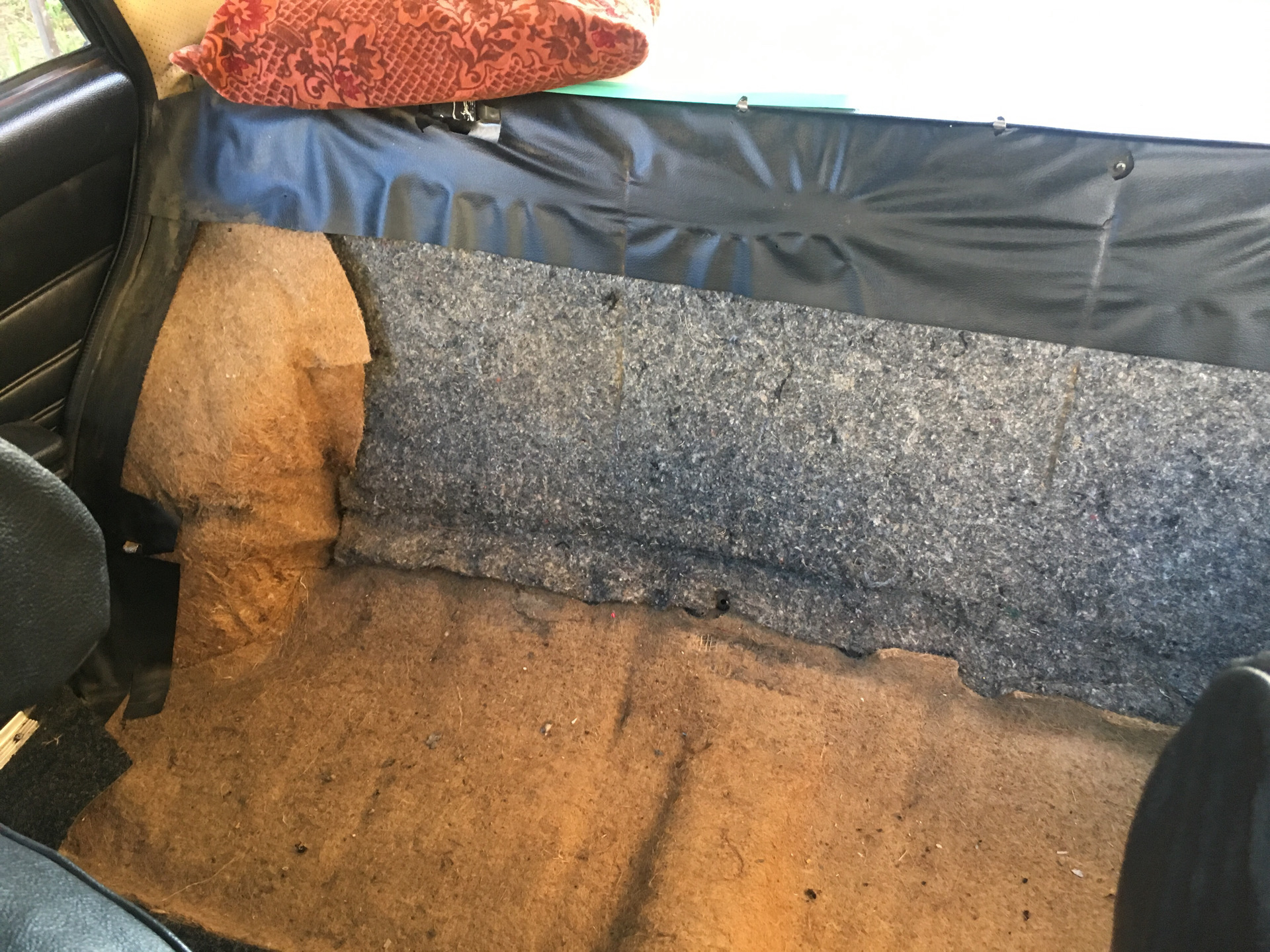 Перешив сидений и бедная смесь. — Lada 2106, 1,6 л, 1995 года ...