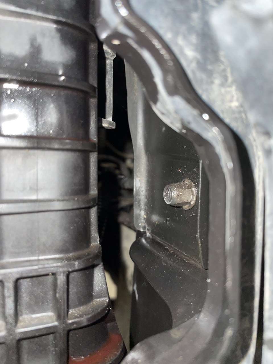 Течь трубки радиатора АКПП — Volkswagen Tiguan (1G), 2 л, 2011 года ...