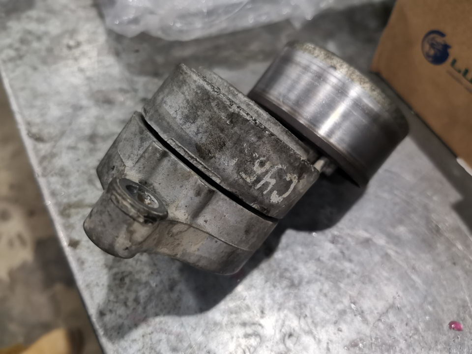 Замена натяжного и обводного ролика — Subaru Tribeca B9, 3,6 л, 2011 ...