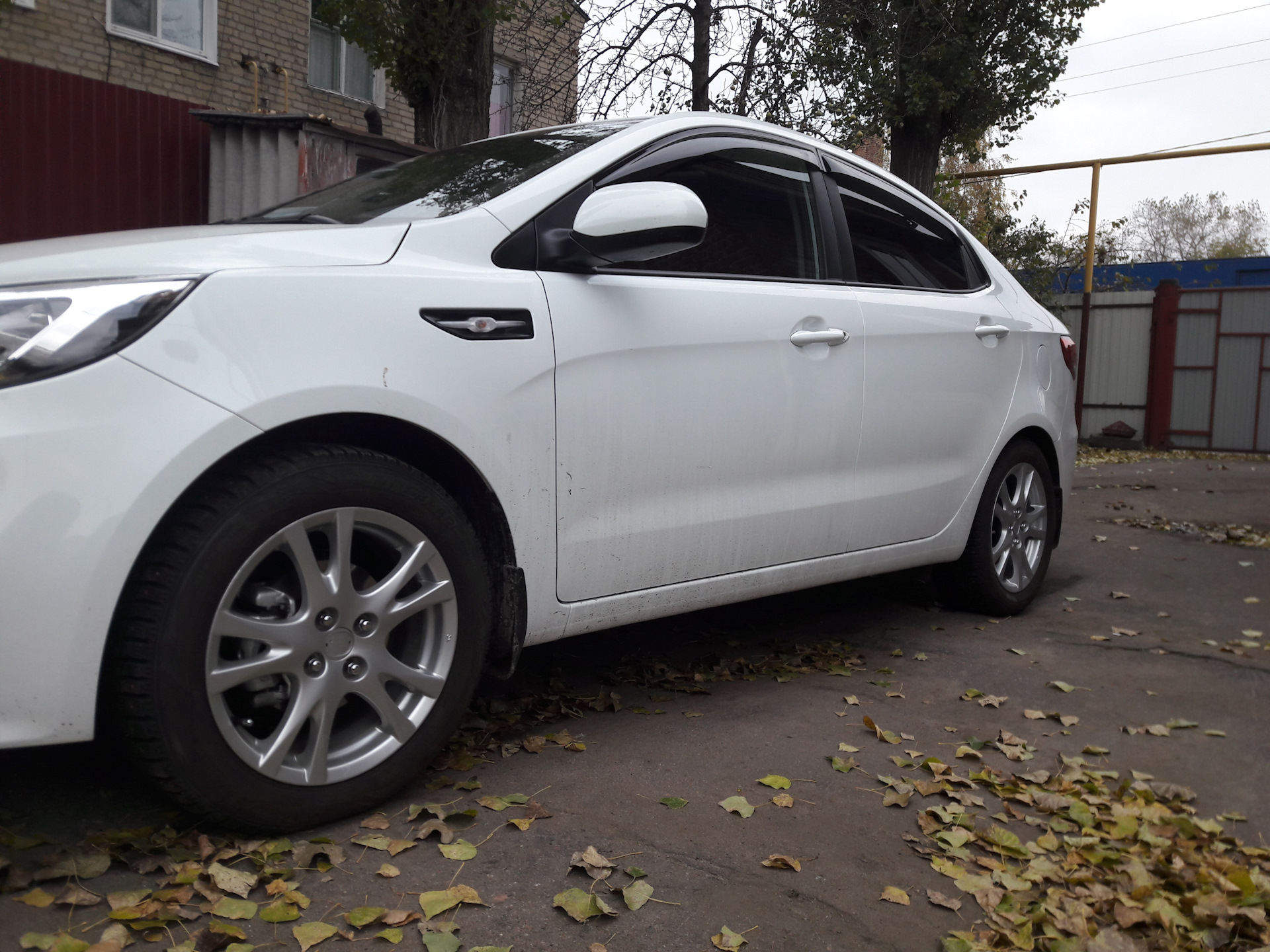 Обулись в 16 — KIA Rio (3G), 1,6 л, 2016 года | колёсные диски | DRIVE2