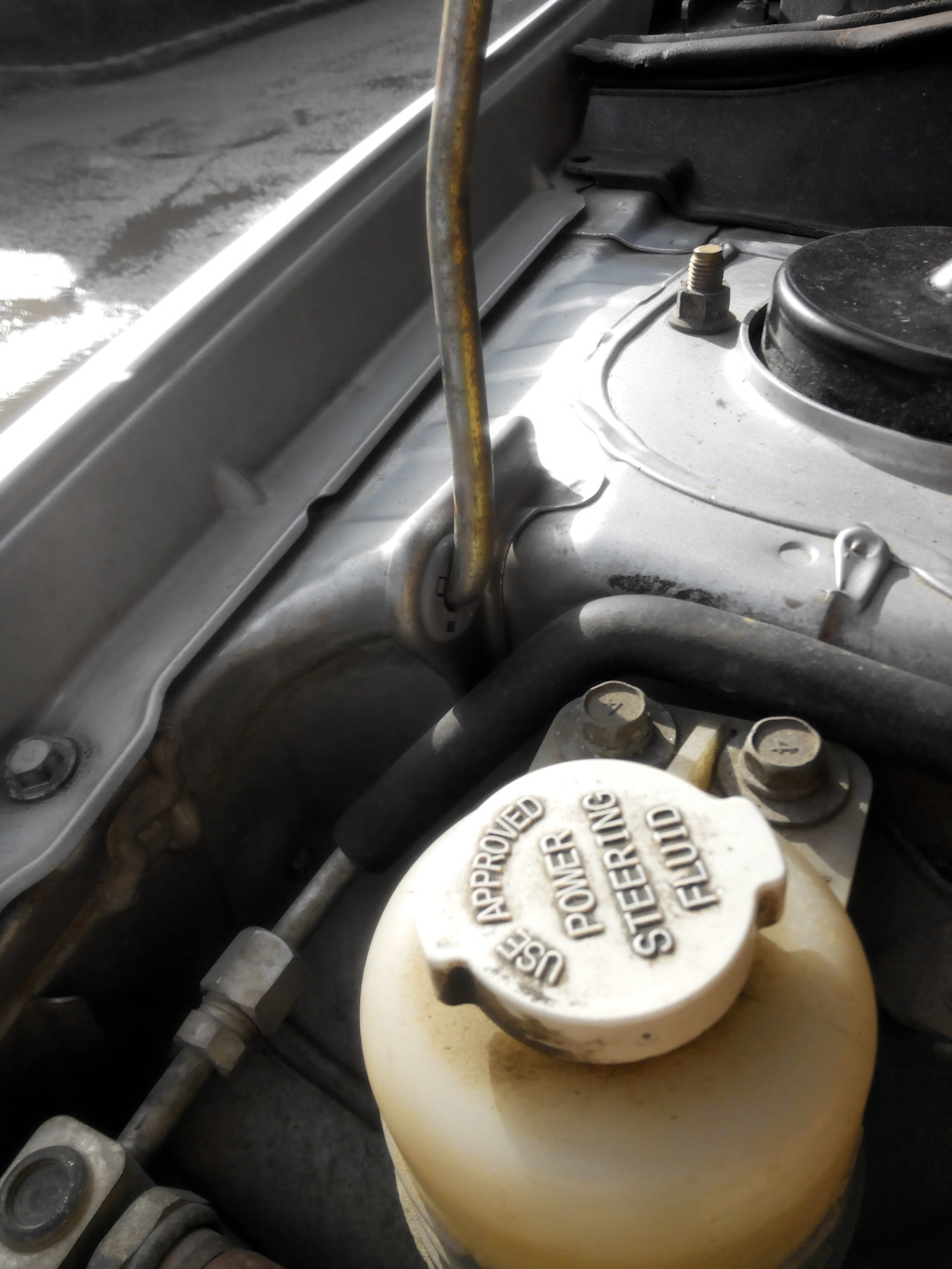 Фиксатор упора капота. — Mitsubishi Lancer IX, 1,6 л, 2005 года ...