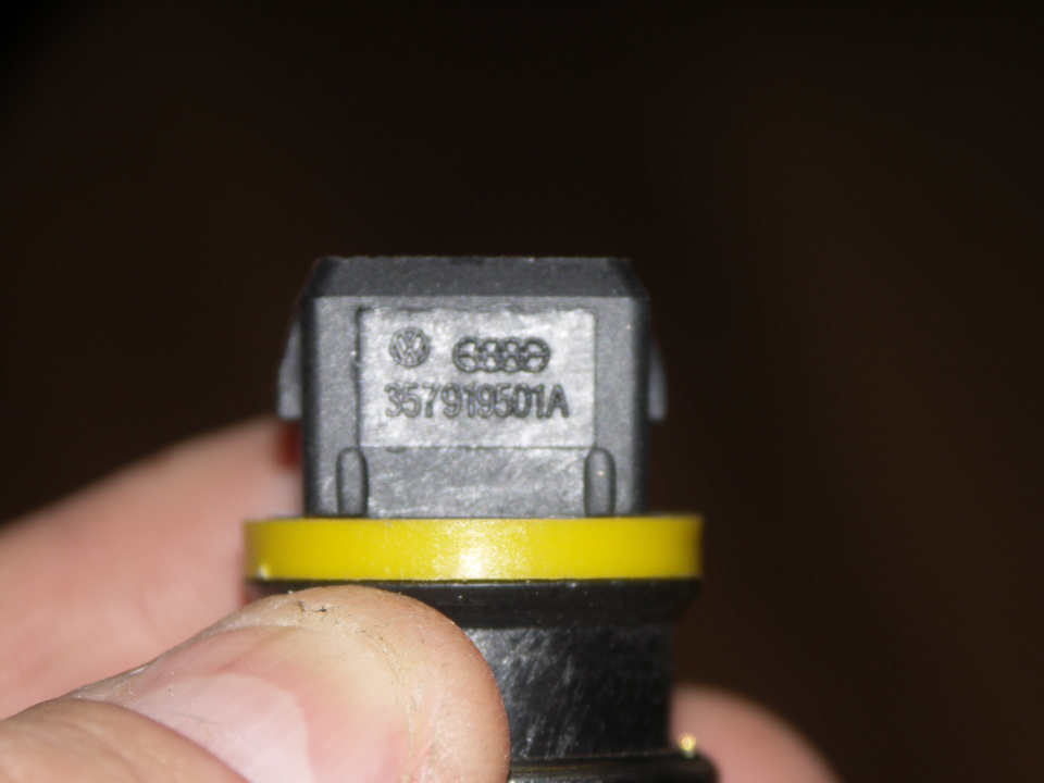 357919501A Датчик температуры охл. жидк.-черно-желтый / SEAT, VW 1.0-2. ...