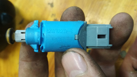 8200168239 Датчик хода педали сцепления (выключ) RENAULT | Запчасти на ...