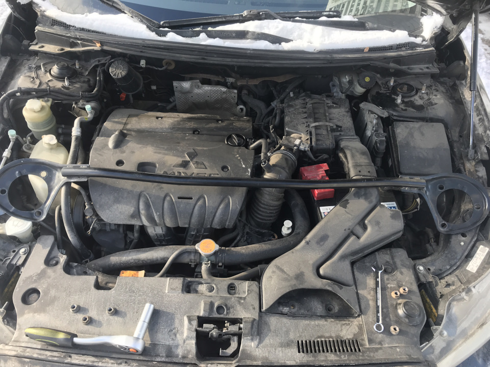 Распорка передних стоек — Mitsubishi Lancer X, 1,8 л, 2008 года ...