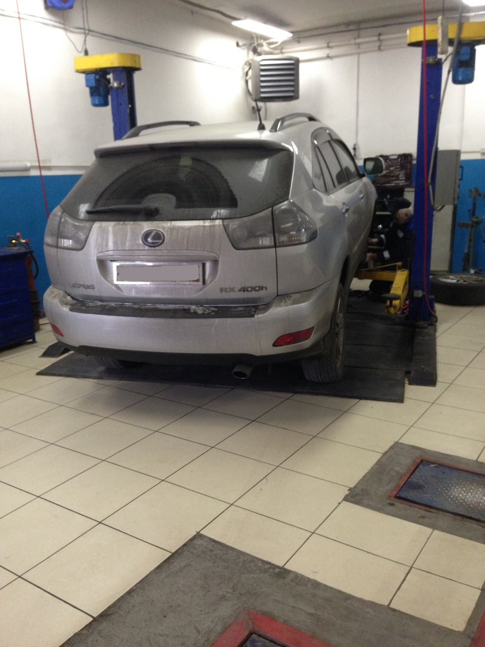 13. Тормозные диски, колодки Advics — Lexus RX 400h (2G), 3,3 л, 2008 ...