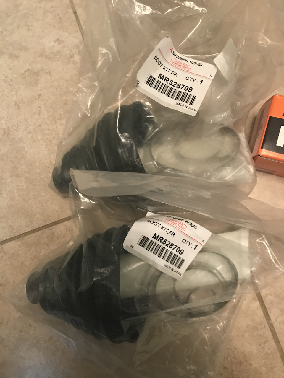 MR528709 Пыльник ШРУС внутренний OEM Mitsubishi | Запчасти на DRIVE2