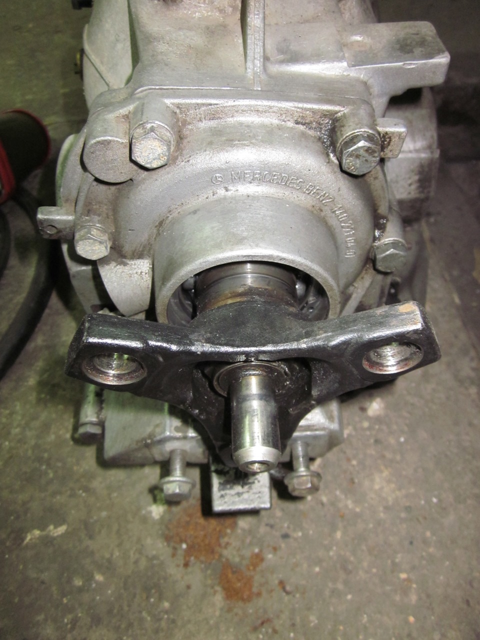 Замена сальников в коробки — Mercedes-Benz S-Class (W140), 3,2 л, 1992 ...