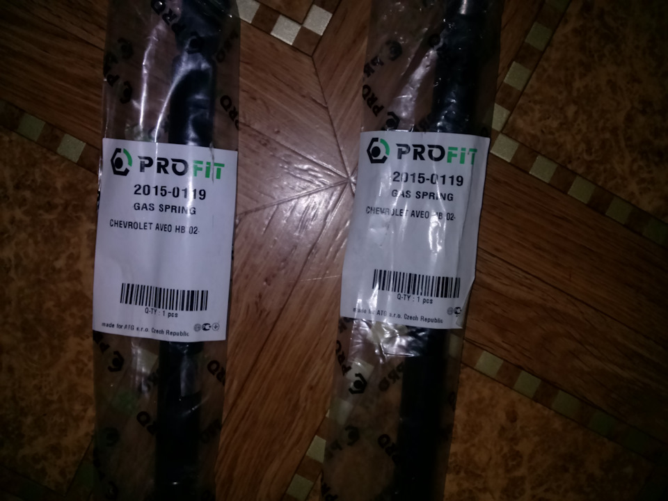 Установка газовых упоров капота или "прощай палка" — Skoda Octavia A4 ...