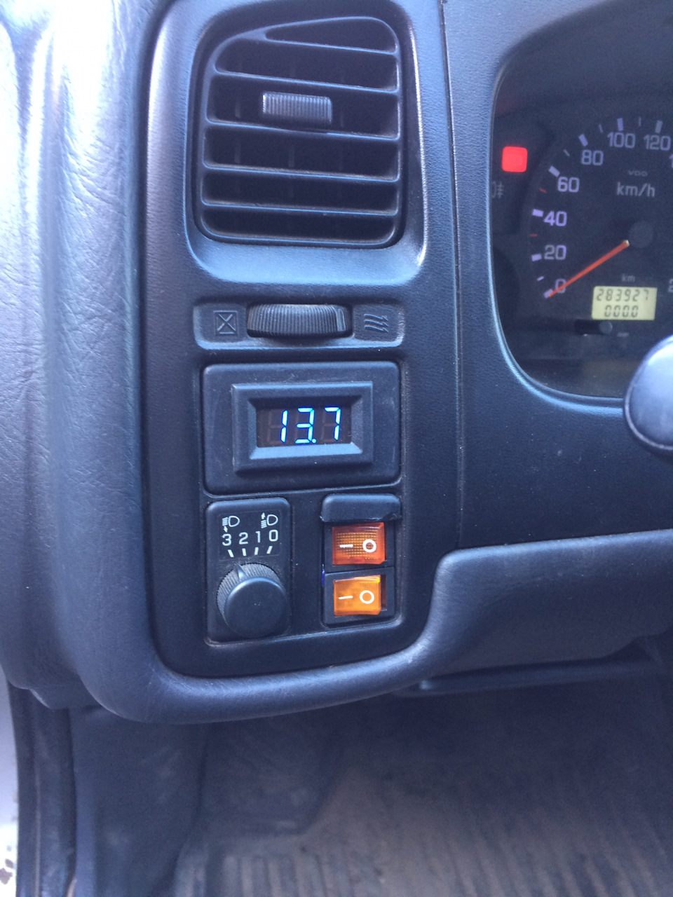 Вольтметр. — Nissan Primera (P11), 1,6 л, 1997 года | аксессуары | DRIVE2