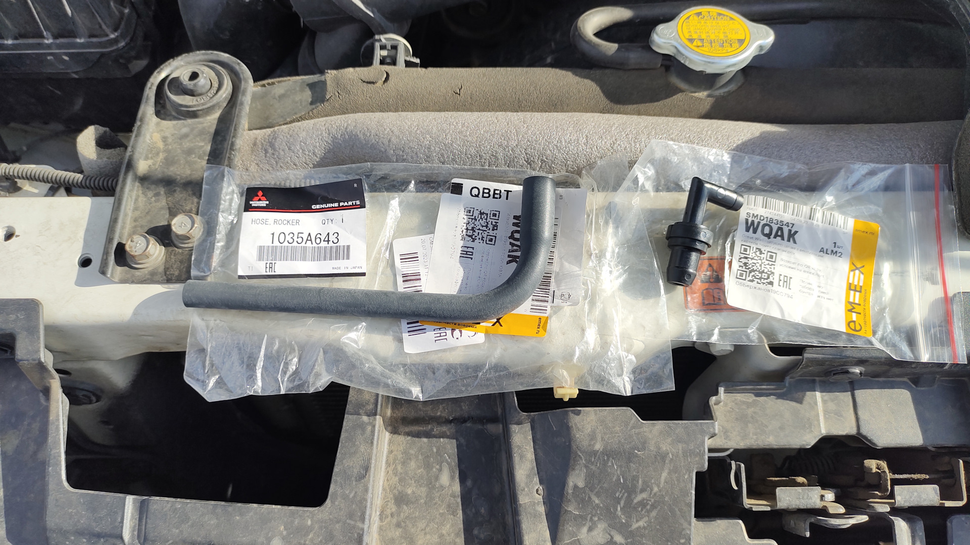 170 130 км. Замена трубки и клапана вентиляции картера — Mitsubishi ...