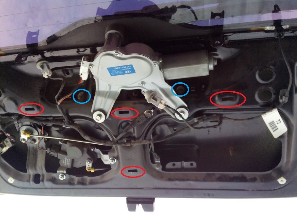 Замена лампы подсветки номера — Hyundai Getz, 1,4 л, 2007 года ...