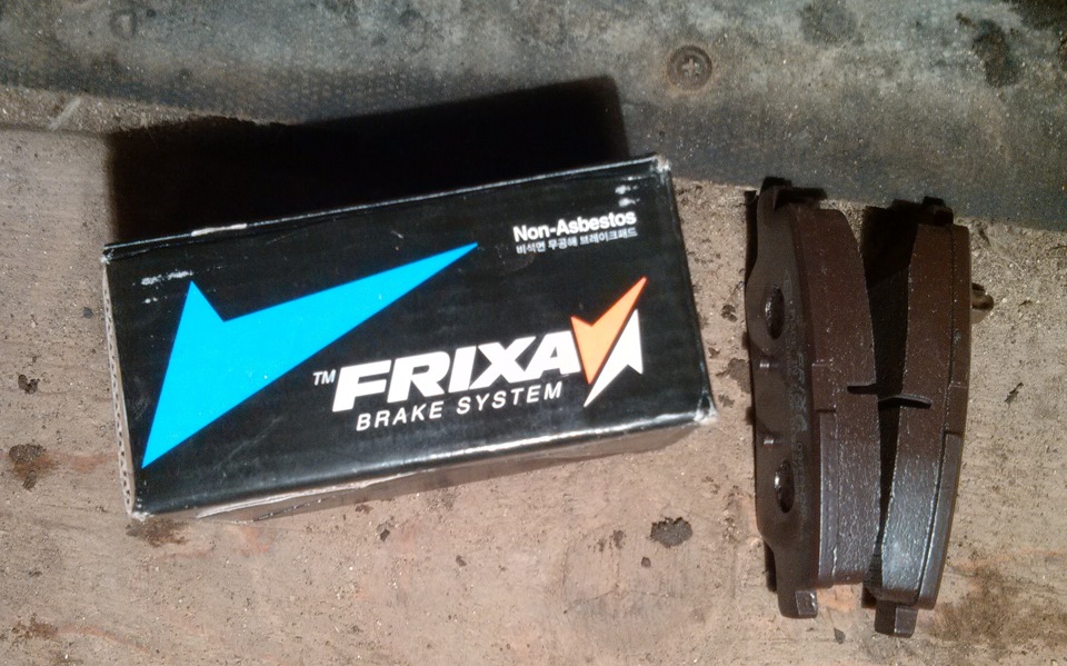 Замена задних тормозных колодок — Hyundai Solaris (1G), 1,6 л, 2011 ...