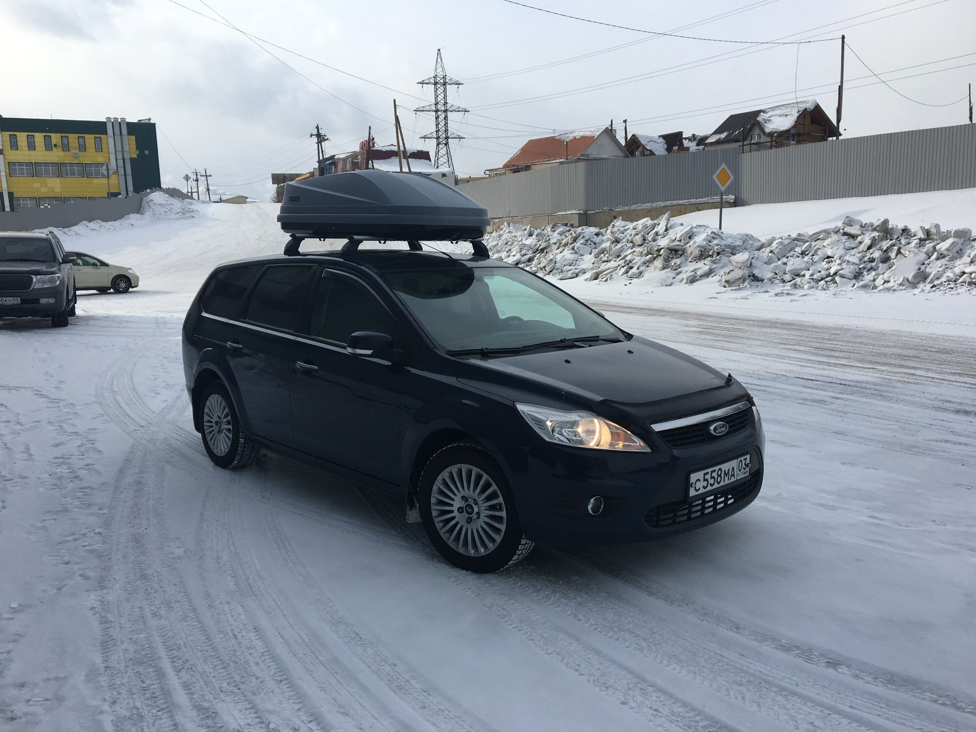 Thule Touring M (200) — Ford Focus Wagon II, 1,6 л, 2010 года ...