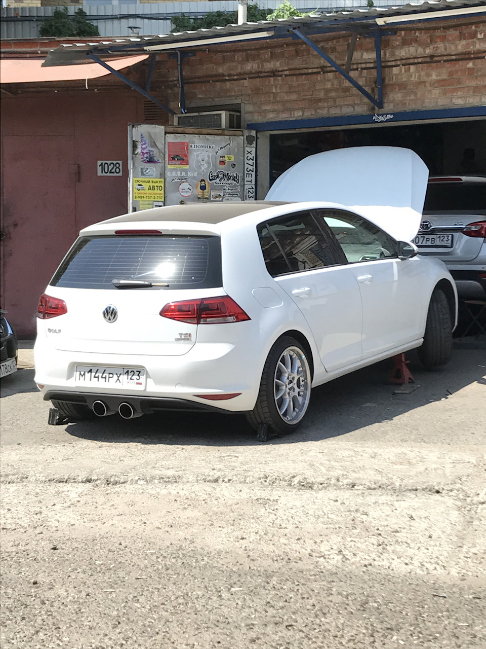 989757 Лампа Volvo | Запчасти на DRIVE2