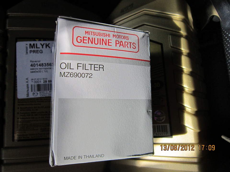 Замена масла в двигуне — Mitsubishi Lancer X, 1,8 л, 2008 года ...