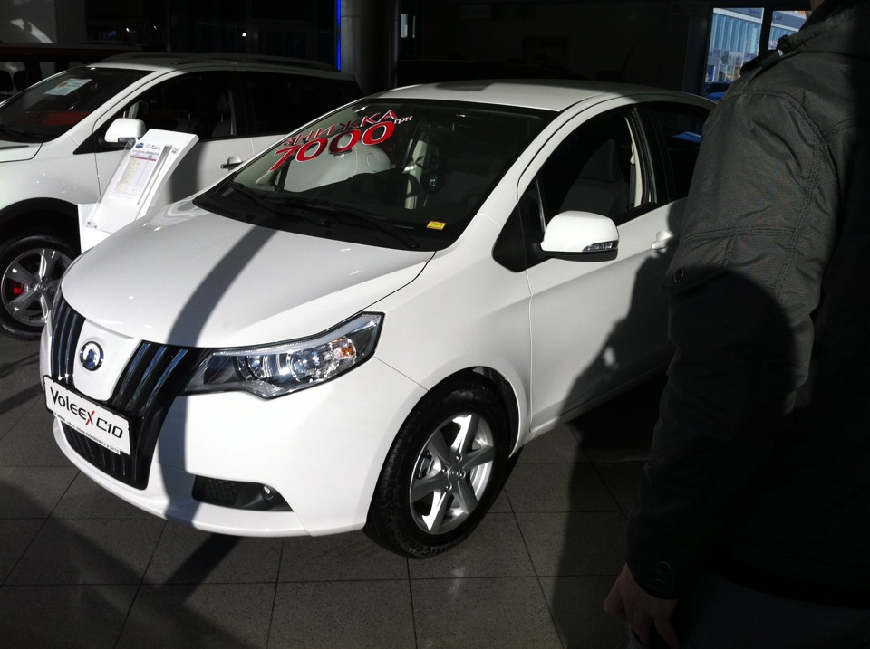 Выбор авто в автосалоне. — Great Wall Voleex C10, 1,3 л, 2012 года ...