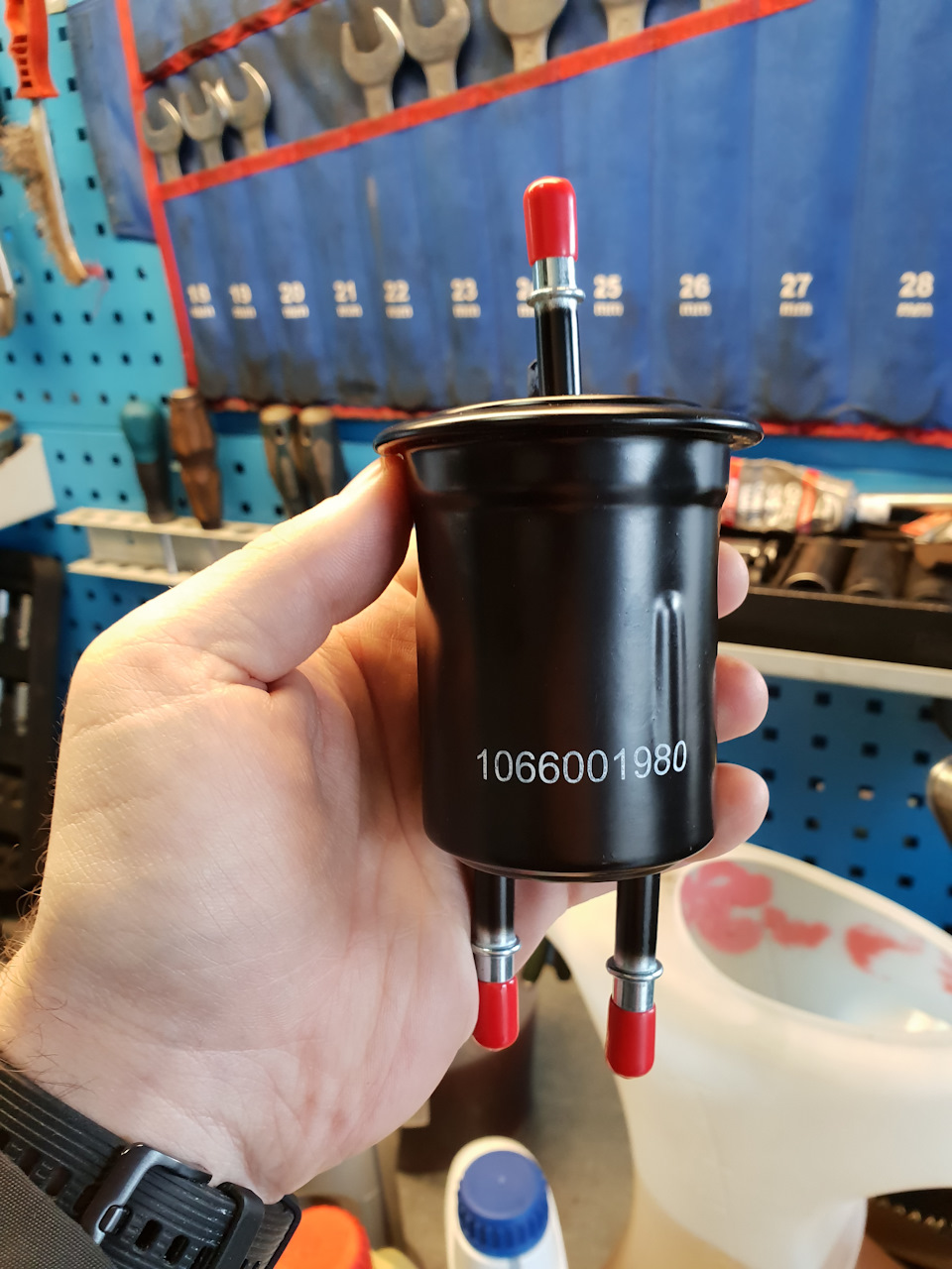 1066001980 Фильтр топливный GEELY | Запчасти на DRIVE2