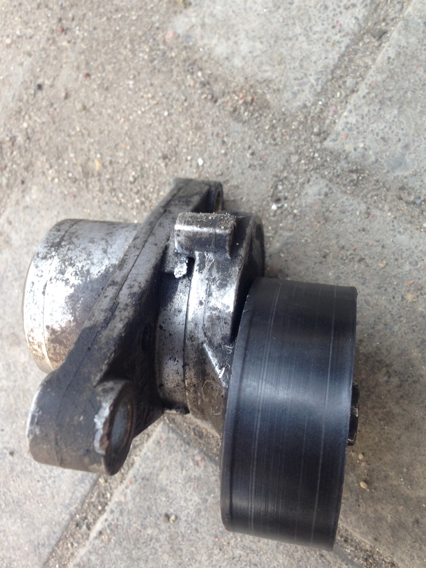 Замена натяжитель ремня генератора и ремня — Peugeot 307, 1,6 л, 2006 ...