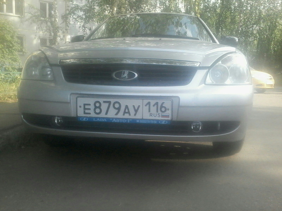Дефлектор капота — Lada Приора седан, 1,6 л, 2007 года | кузовной ...