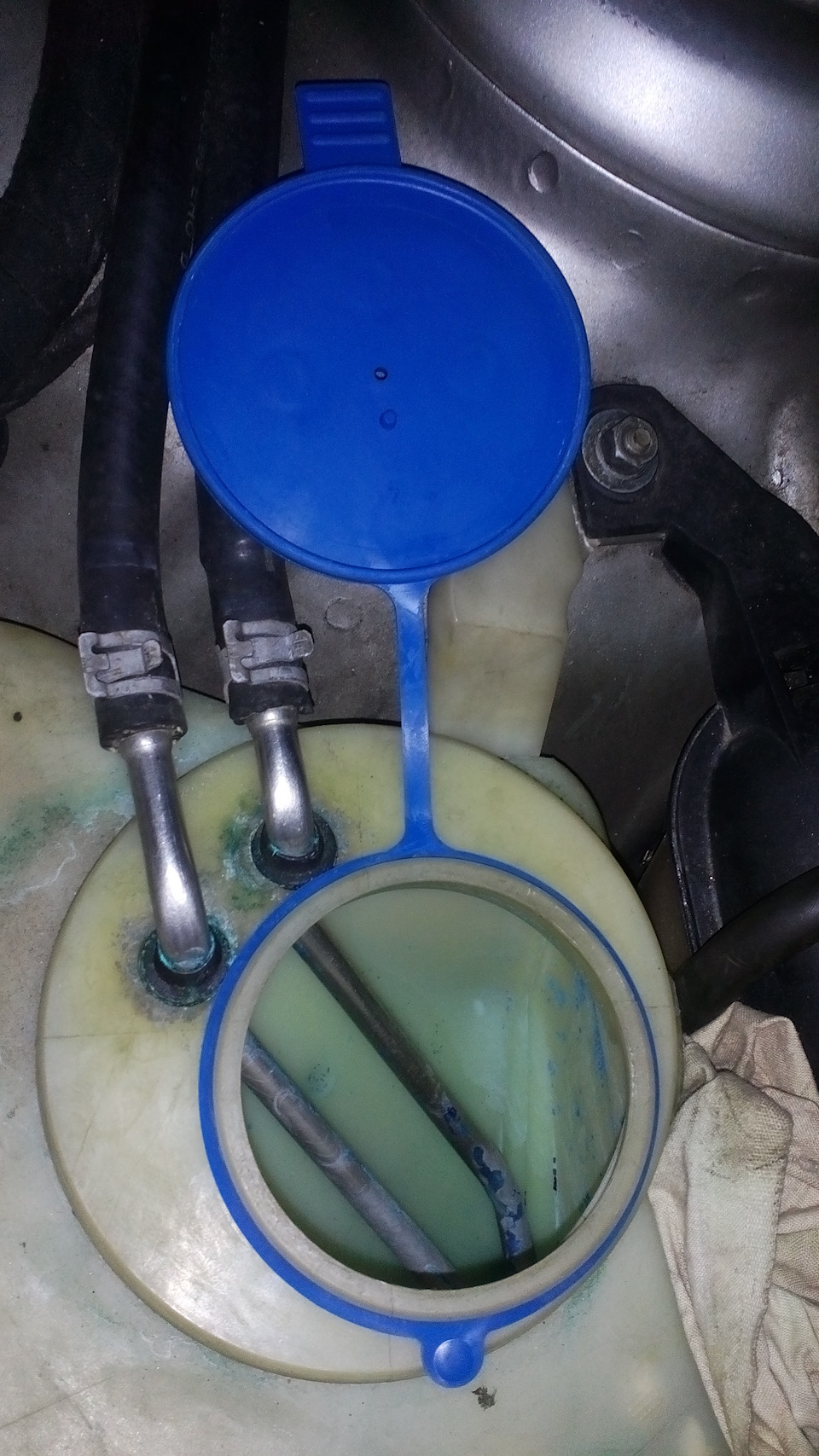 A2218690072 Уплотнение крышки бачка омывателя Mercedes | Запчасти на DRIVE2