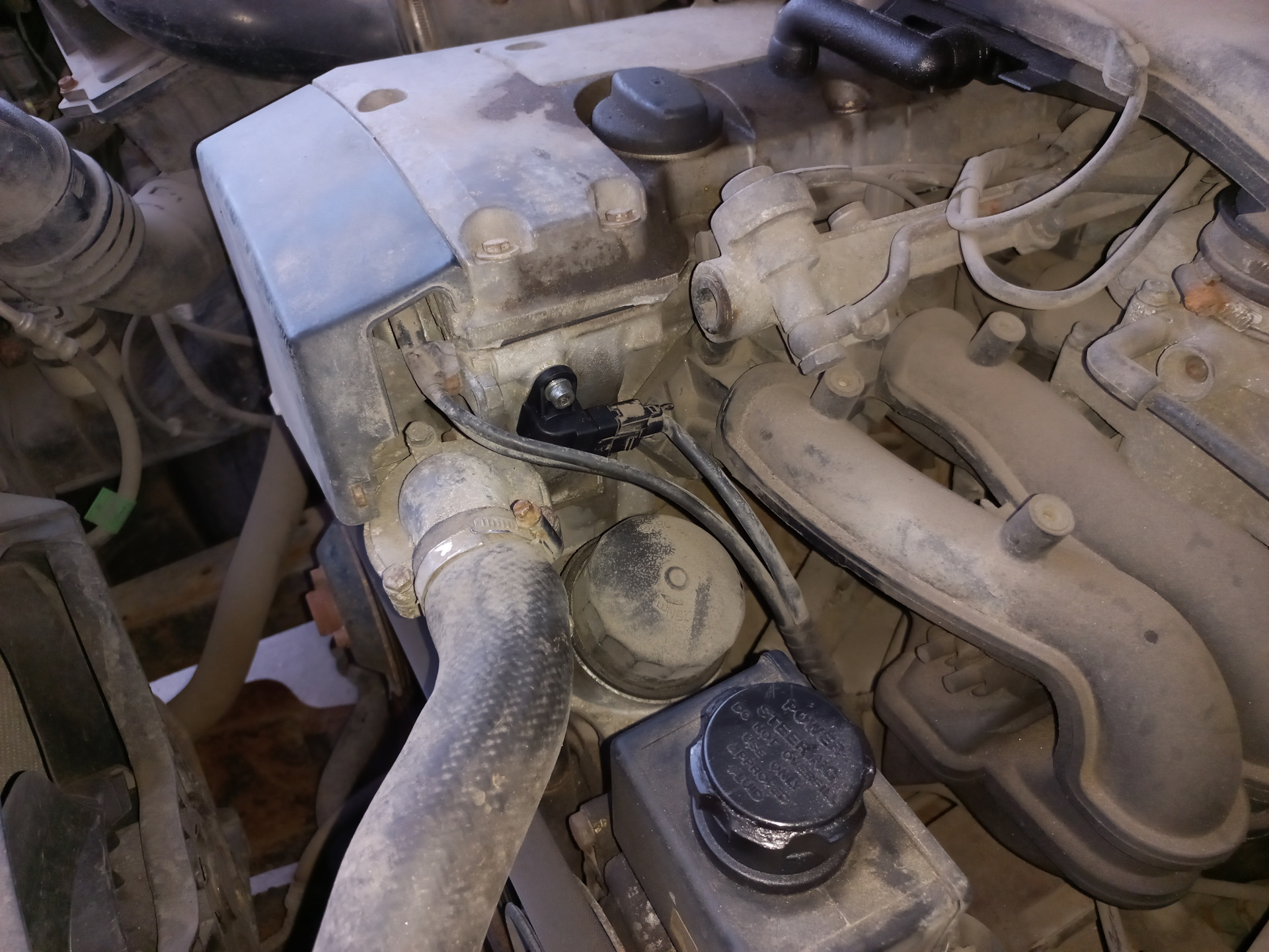 389 — замена датчика распредвала 1611533228 (RPA0041530028) — SsangYong ...