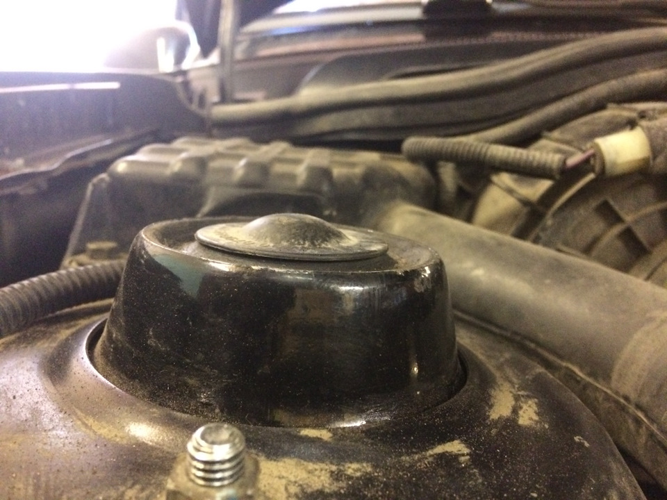 Треханул передок. Замена амортизаторов, опорников и подшипников ступицы ...