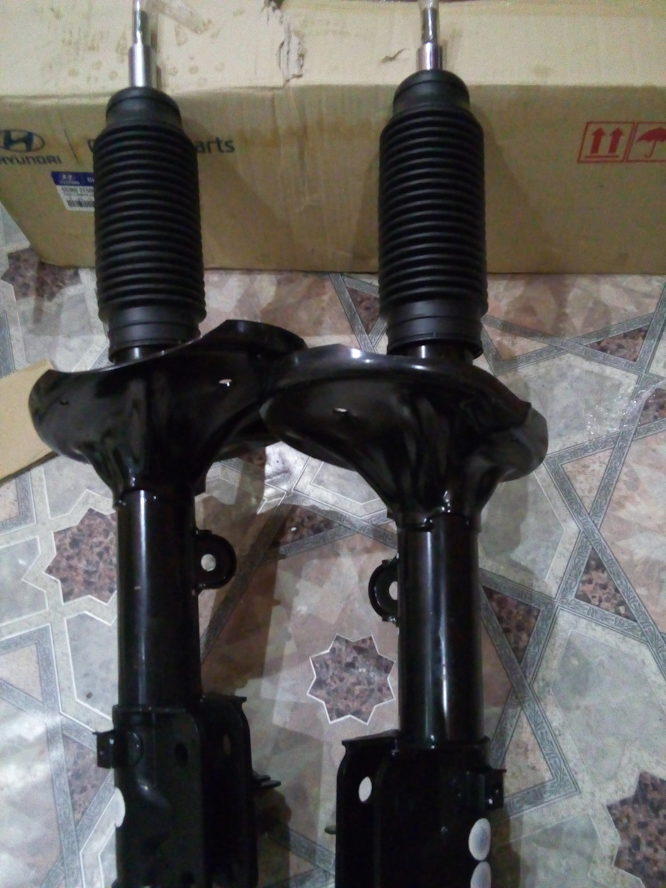 стойки — Hyundai Tucson (JM), 2 л, 2008 года | запчасти | DRIVE2