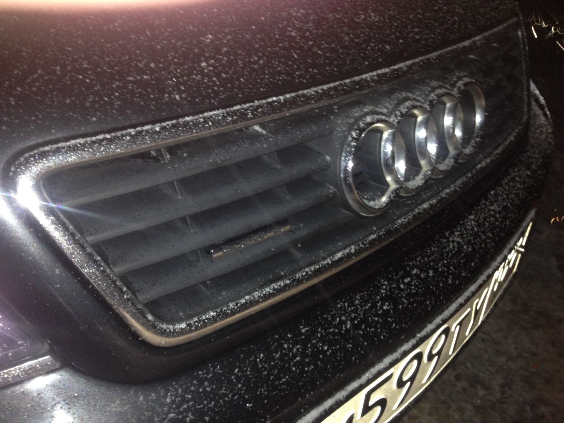 Заменил решетку и поставил хорошую хром полосу на крышку багажника ...