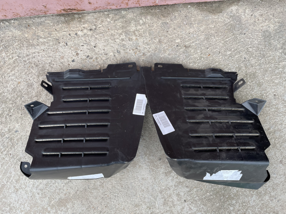 Локеры передних крыльев (подкрылки) c передним бампером AMG Mercedes ...