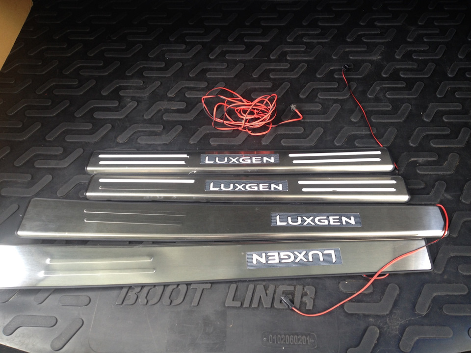 Установка накладок на пороги с LED подсветкой — Luxgen 7 SUV, 2,2 л ...