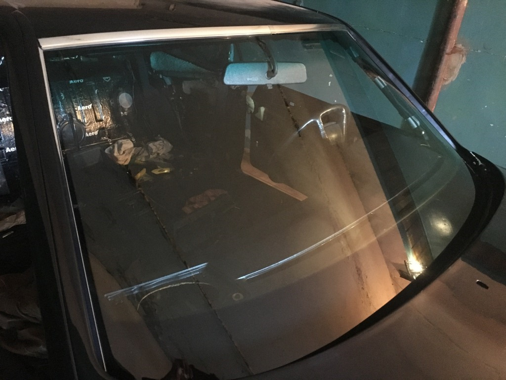 Молдинги вокруг лобового. Установка) — Mercedes-Benz SEC-Class (W126 ...